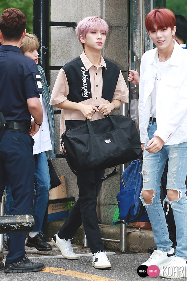[PHOTO]TRCNG、個性が目立つファッション - 韓国エンタメ・トレンド情報サイトKOARI(コアリ)