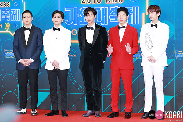 [Photo] DAY6、個性的なファッションで登場 - 韓国エンタメ・トレンド情報サイトKOARI(コアリ)